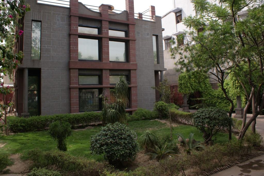 About Us | India Buying House – Small World India